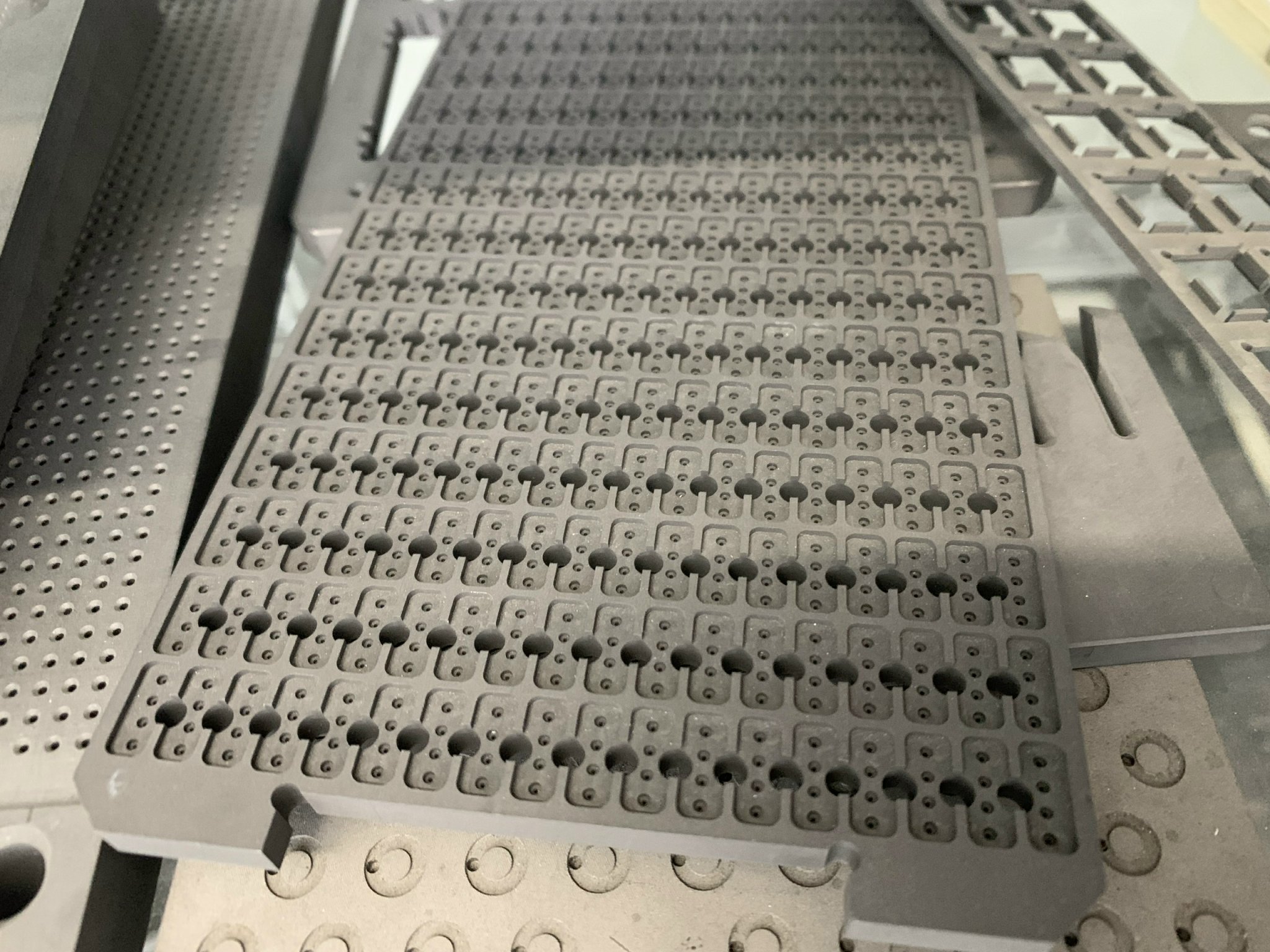 Graphite for Semiconductor Industries - LION TECHNICAL SOLUTION VIET NAM